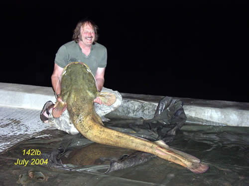 The Biggest and Best Fishing Photographs :: Catfish 100lb to 150lb :: 98_G