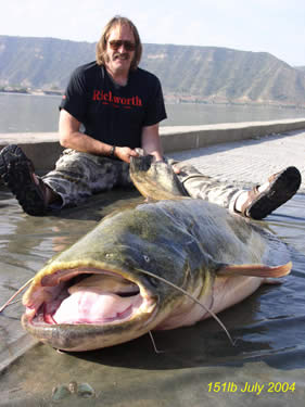 The Biggest and Best Fishing Photographs :: Catfish 150lb to 175lb :: 140_G